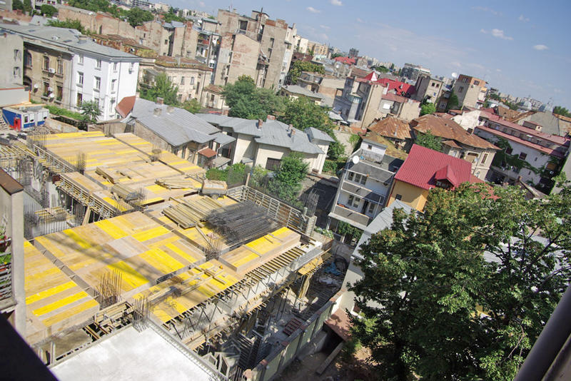 FOTOGALERIE Bloc de 8 etaje intre case interbelice. Primaria sector 2 ...