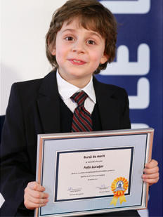 (P) Burse de merit si diplome pentru elevi de nota 10 - HotNews.ro