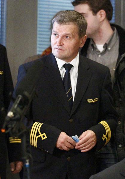 Pilotul Tadeusz Wrona, care a reusit o aterizare de urgenta ...