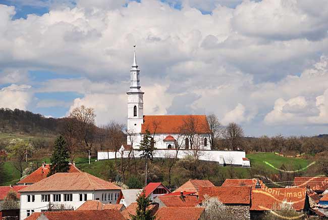 Castelul Sukosd-Bethlen si Complexul Geologic din Racos - HotNews.ro
