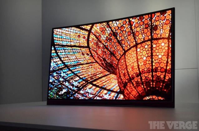 Samsung lanseaza primul televizor din lume cu ecran OLED curbat ...