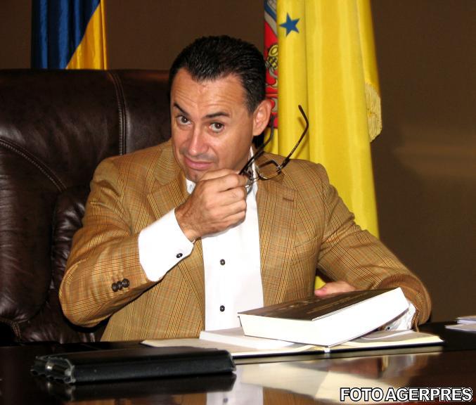 Primarul din Arad, Gheorghe Falca, divorteaza la cateva zile dupa ce a ...