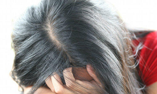 De ce ai fire de par alb, chiar daca esti tanar? - HotNews.ro