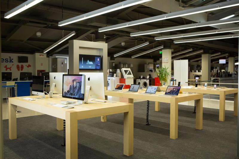 FOTOGALERIE Cum arata si ce este Apple Shop-ul deschis de eMAG - HotNews.ro