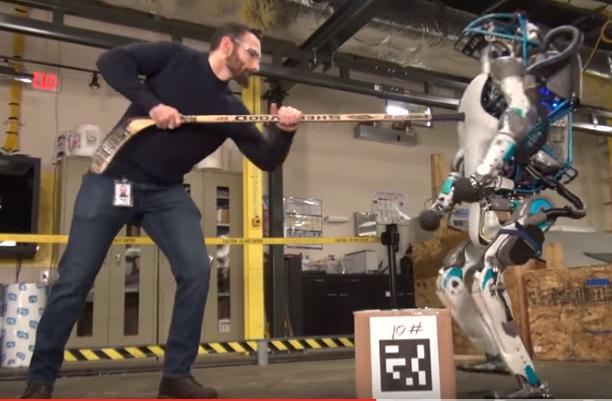 VIDEO Noua versiune a robotului umanoid Atlas: Echilibru uimitor ...