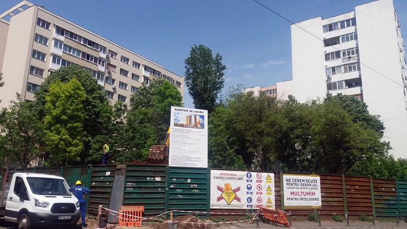 Bucuresti: Un bloc cu 9 etaje se construieste pe un spatiu verde dintre ...