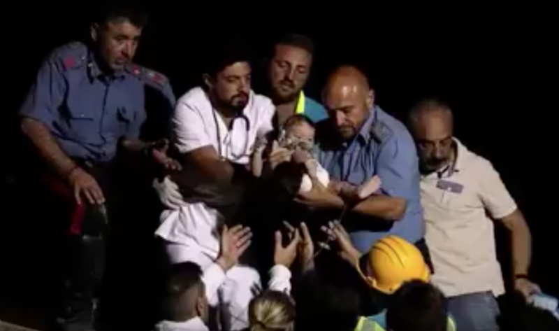 Povestea celor trei frati scosi de sub daramaturi in Ischia. Ultimul a ...