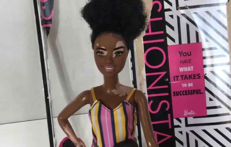 Păpuși Barbie fără păr sau cu vitiligo, produse de compania Mattel ...