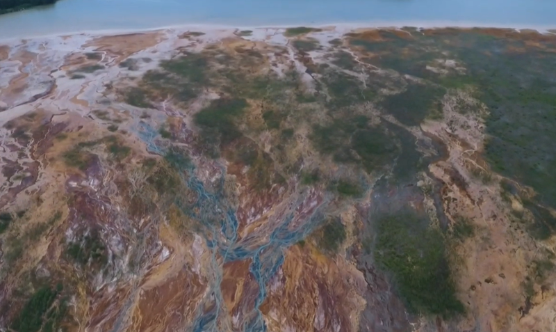 VIDEO Râuri de acid de la o mină abandonată din Rusia au ars munții ...