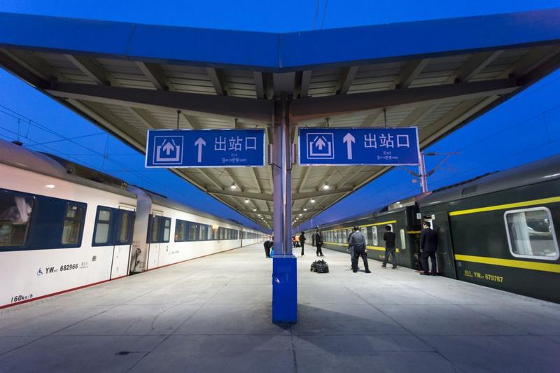 China a inaugurat prima linie de cale ferată electrificată din Tibet ...