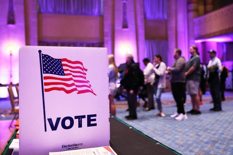 Candidatul obscur care ține America cu sufletul la gură - HotNews.ro