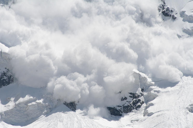 FOTO Pericol de avalanşă în munţii Bucegi şi Făgăraş. Salvamontiștii au ...