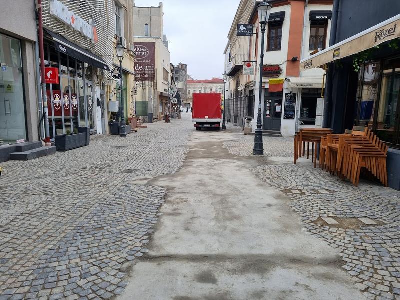 București: De ce a fost scoasă piatra cubică pe o porțiune de pe strada ...