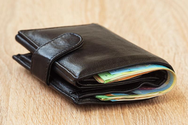 7.888 bugetari vor avea salariile mărite cu 2.170 lei de la 1 ianuarie ...