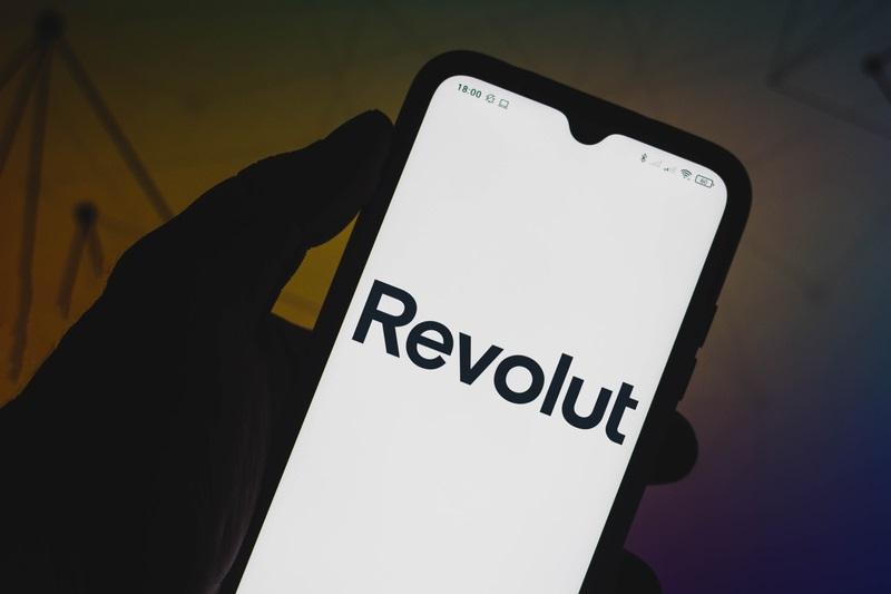 Un român, numit director financiar interimar al Revolut. Cine este ...