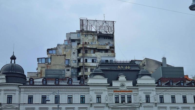 Blocul „favelă” din centrul Bucureștiului. După 30 de ani de încercări ...