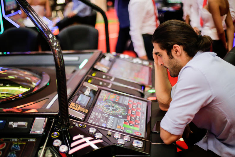 Legea vine, „păcănelele" rămân. Cum dă România rateu în lupta cu mirajul nociv că jocurile de ...