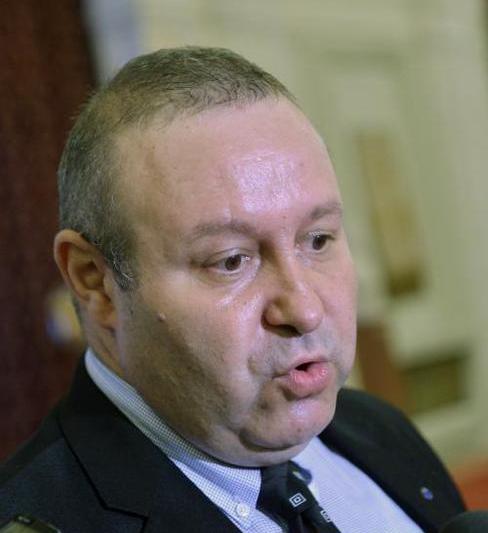 Daniel Fenechiu, ales lider de grup al senatorilor PNL, iar Florin Roman - lider al deputaţilor ...