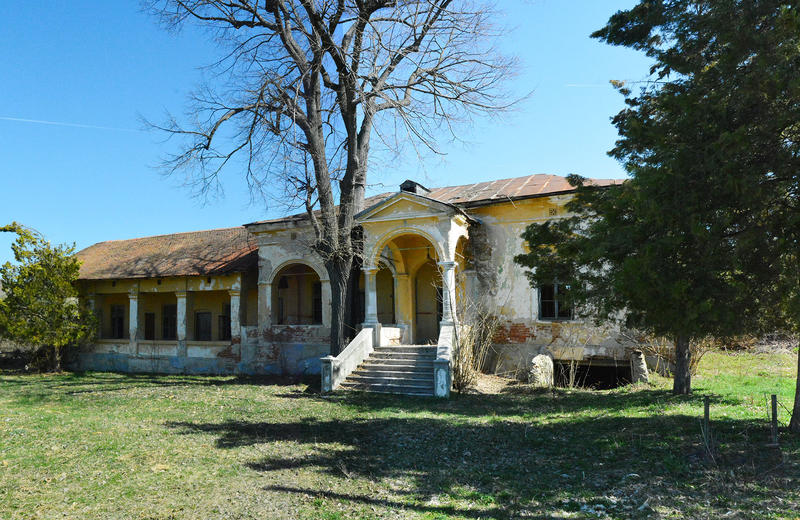 Conacul Poenaru din Gorj, construit la începutul secolului trecut în ...