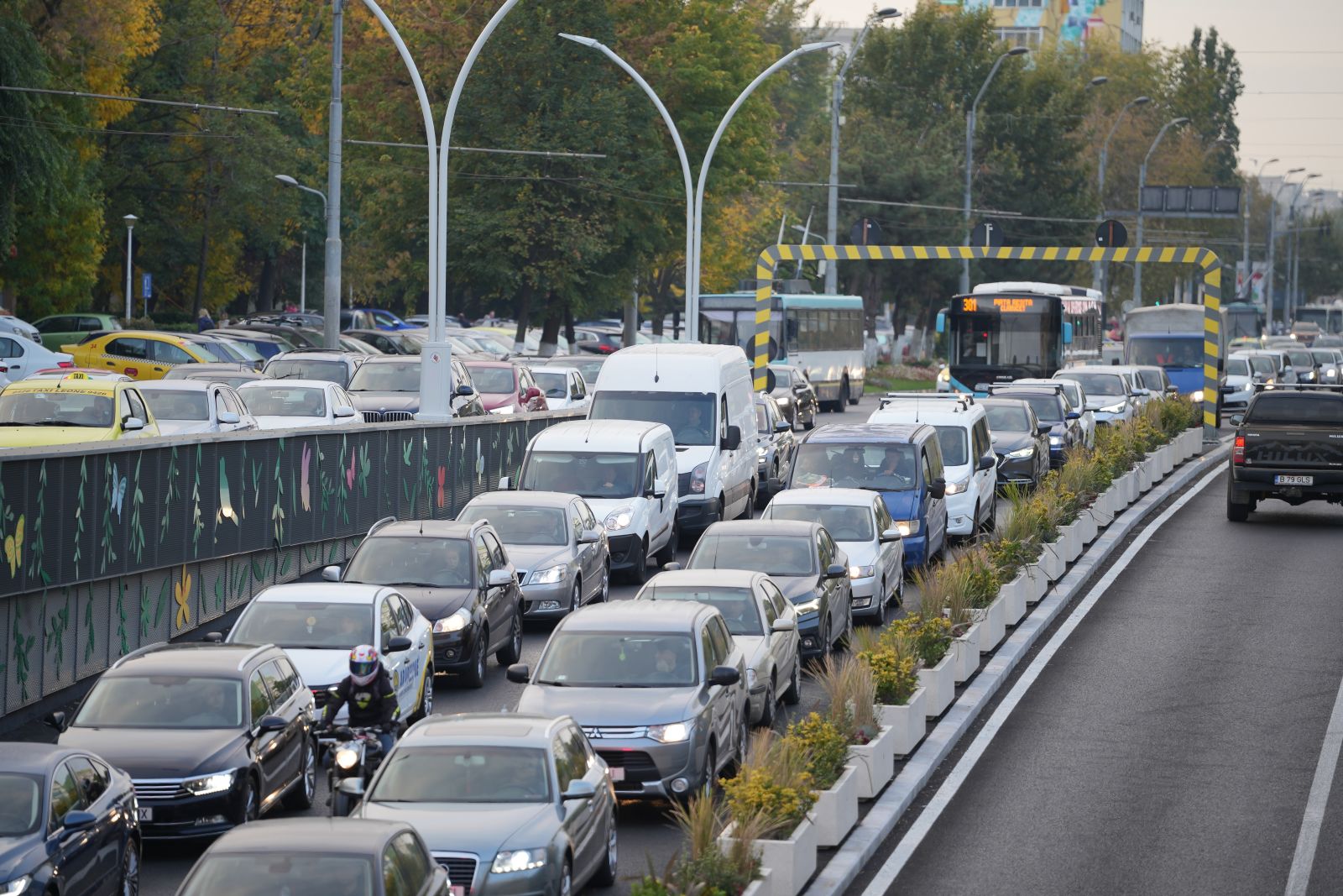 Înmatriculările de mașini electrice au scăzut cu 21% în România. Tot ...