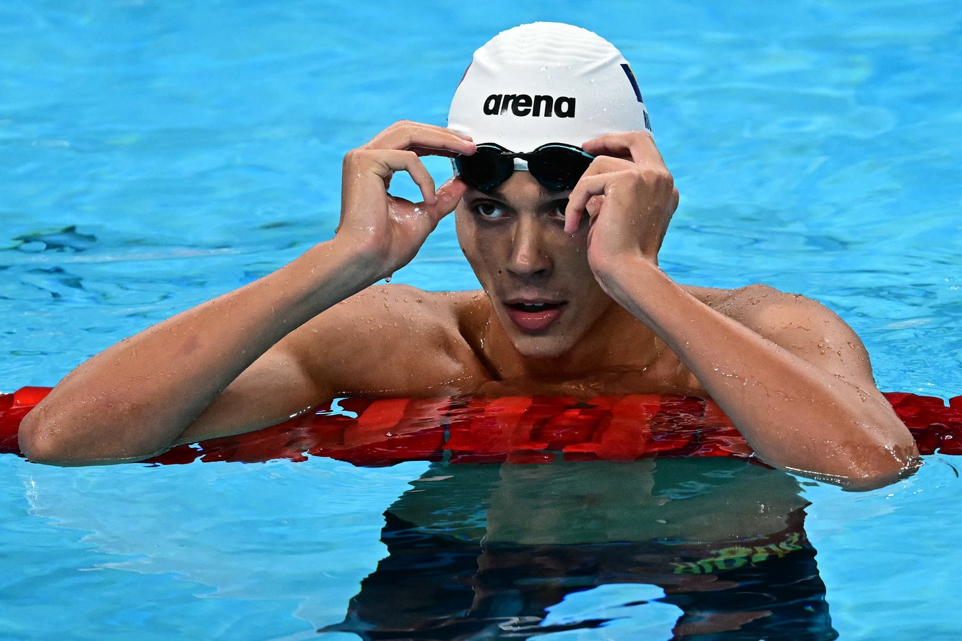 Încă o medalie de aur pentru David Popovici în Slovacia, după o cursă finalizată cu al doilea ...