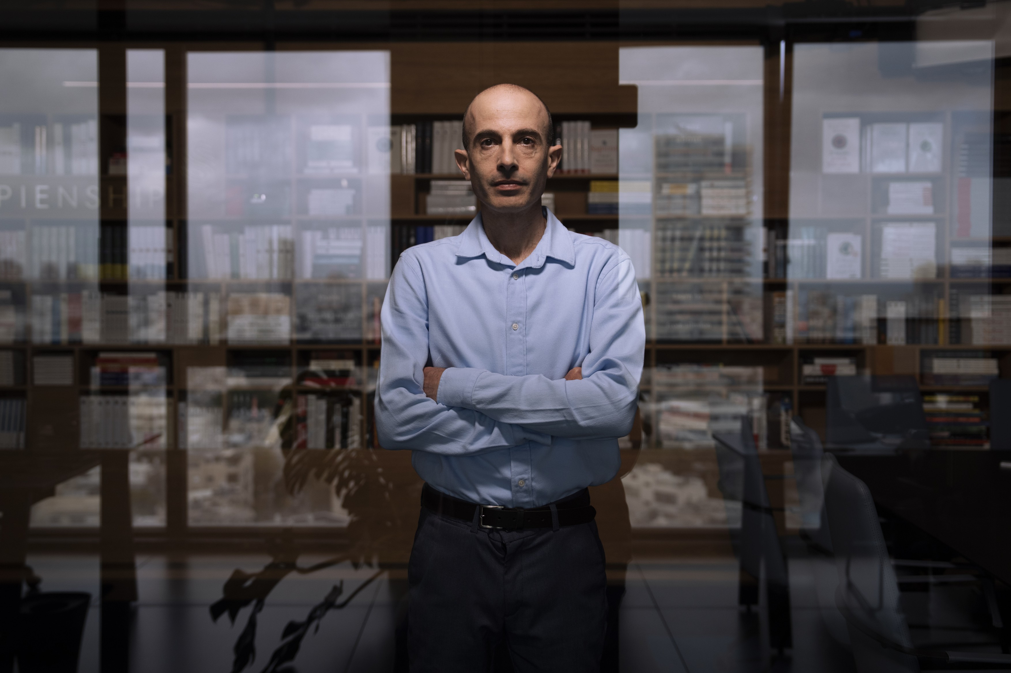 EXCLUSIV Yuval Noah Harari despre companiile care ”fac experimente pe ...