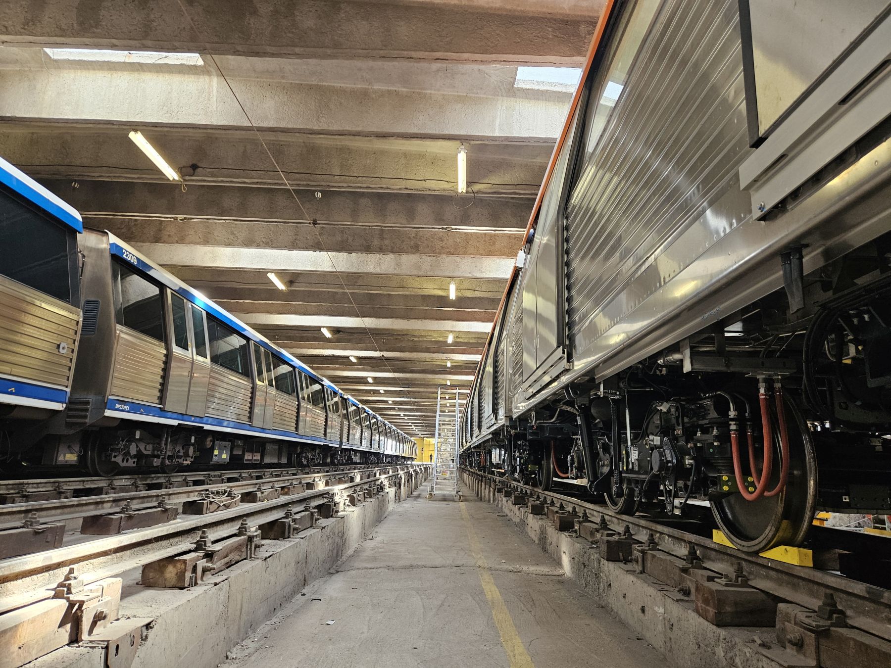 FOTO Al patrulea tren de metrou Alstom a sosit din Brazilia la ...