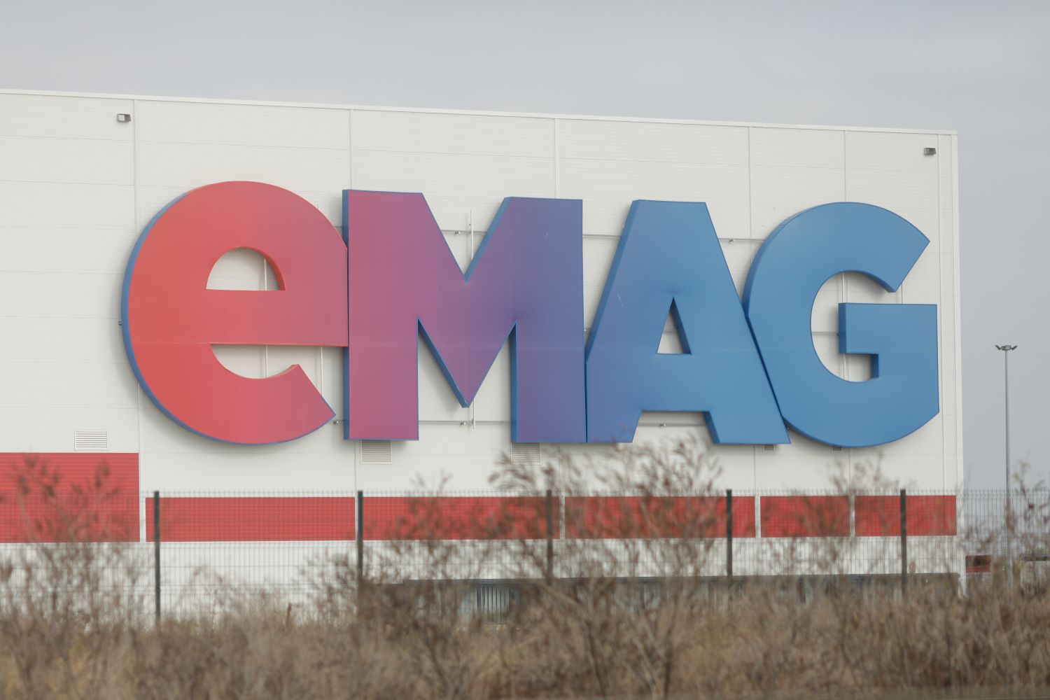 Mesaj explicit rasist pe o etichetă a unui produs vândut pe eMAG. Activist: „Traducere greșită ...