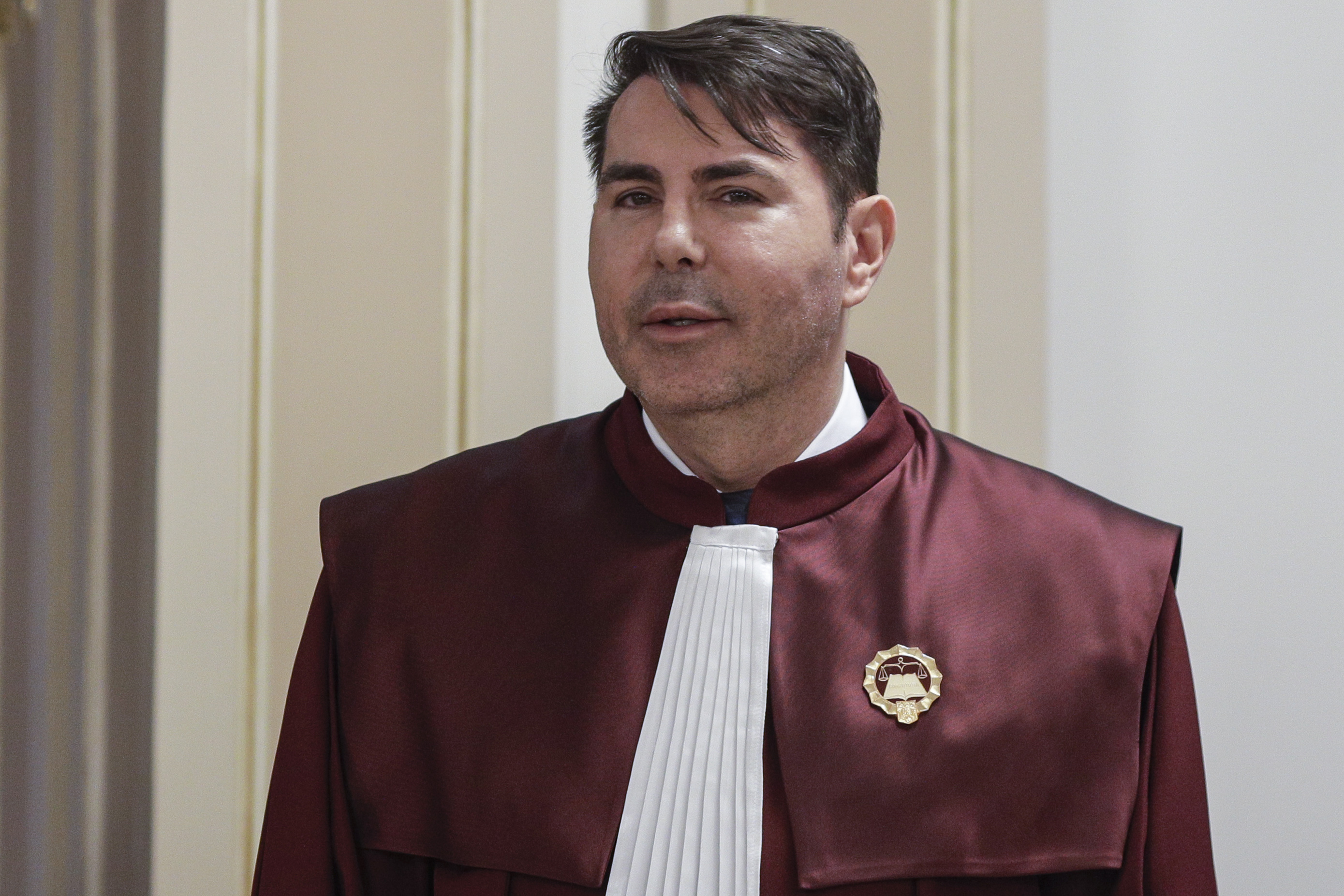 Cine sunt cei 9 judecători ai Curții Constituționale care au decis ...