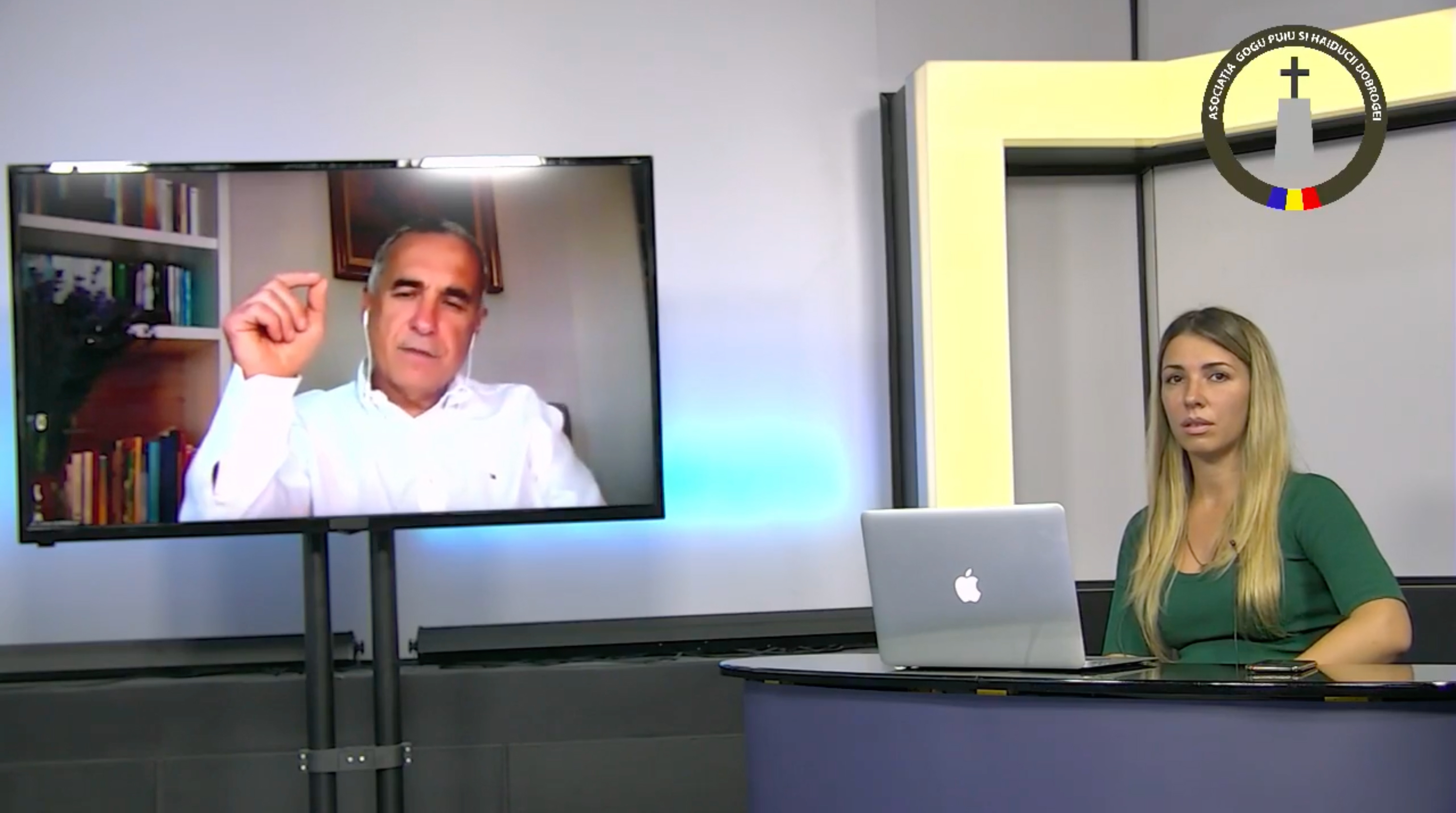 Călin Georgescu, surprins înainte de emisiunea de la Tucă, când se ...