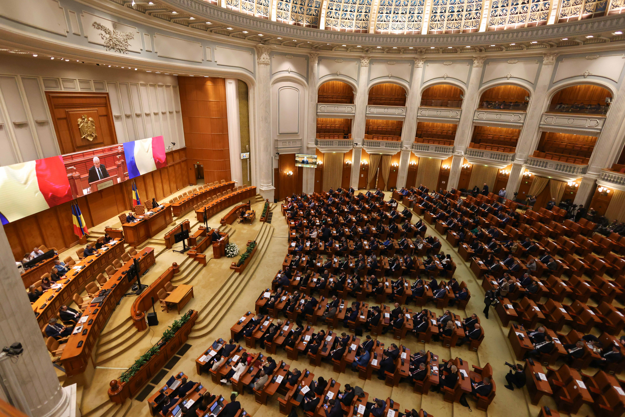 SONDAJ. Doar patru partide ar intra acum în Parlament dacă ar avea loc ...