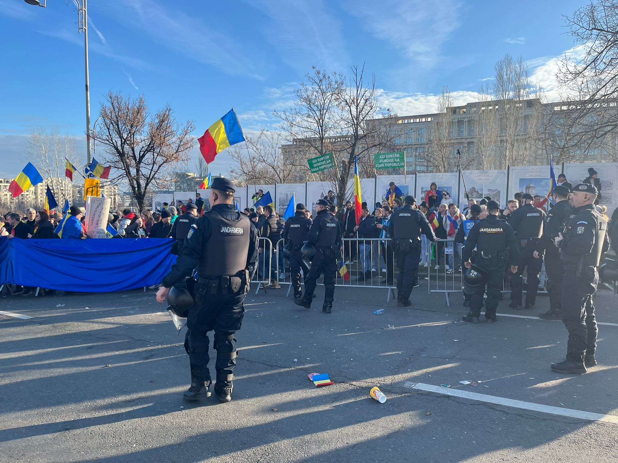 „Turul doi, înapoi”. Protestul susținătorilor lui Călin Georgescu a ...