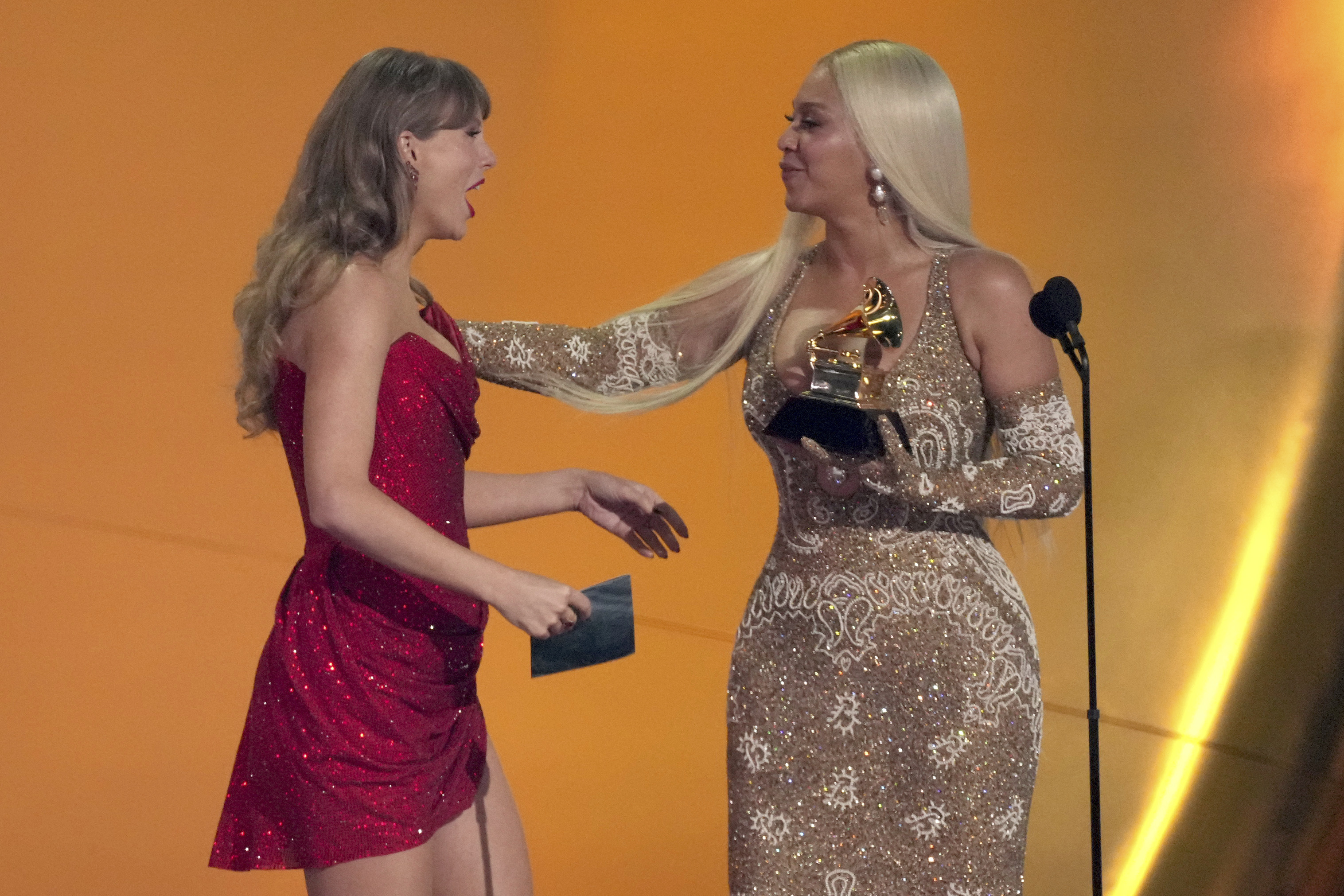 VIDEO Premiile Grammy 2025: Beyonce a câștigat pentru prima dată cel mai important trofeu al ...