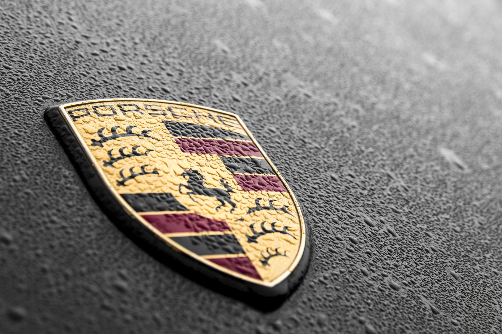 FOTO Investiție în România. Porsche varsă 5 milioane de euro în primul ...