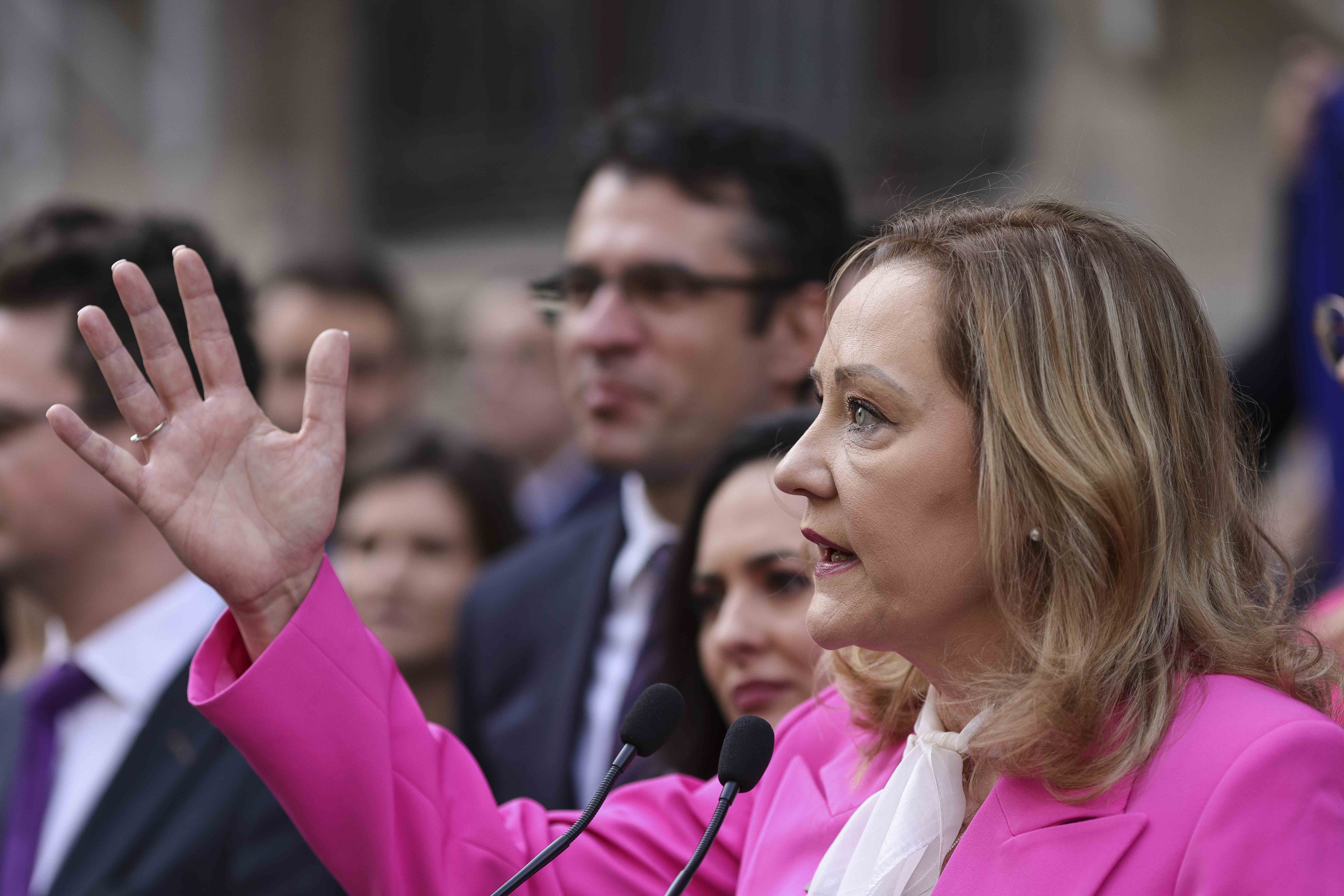 Elena Lasconi spune că ar prefera să fie în turul II cu Crin Antonescu ...