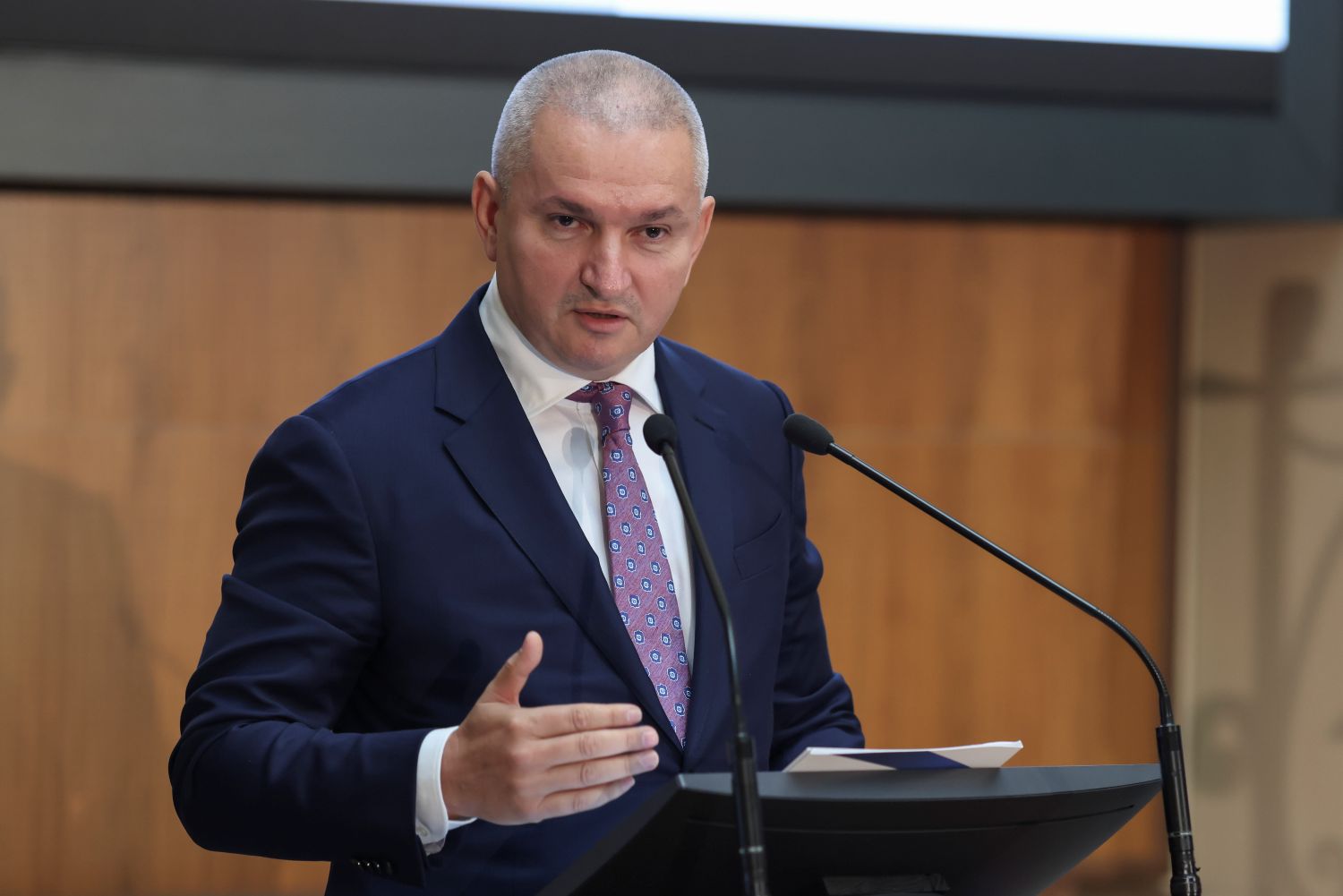 Cine este Nicu Marcu, numit de Ciolacu șef la ORNISS. Când era președinte al ASF a încasat într ...