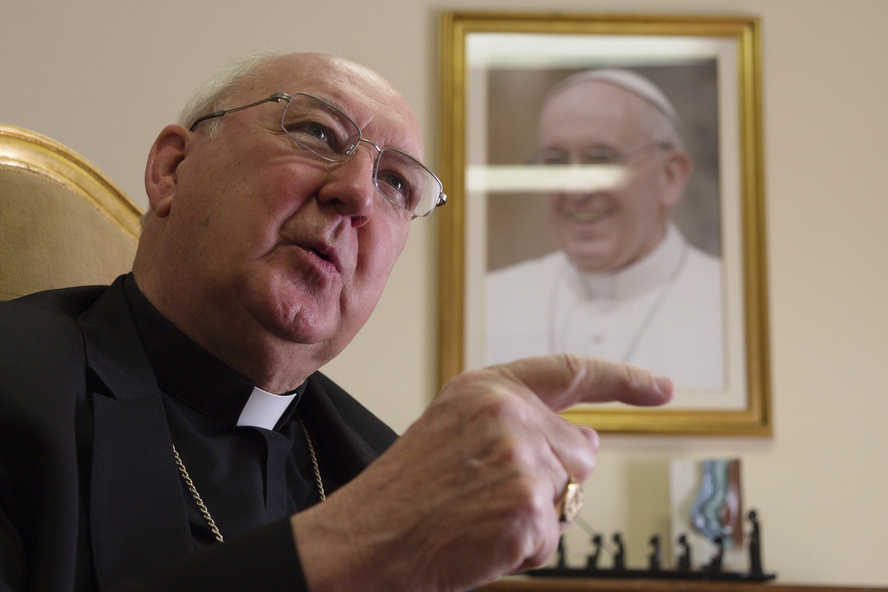 Cine este Kevin Farrell, camerlengul care conduce Vaticanul după ...