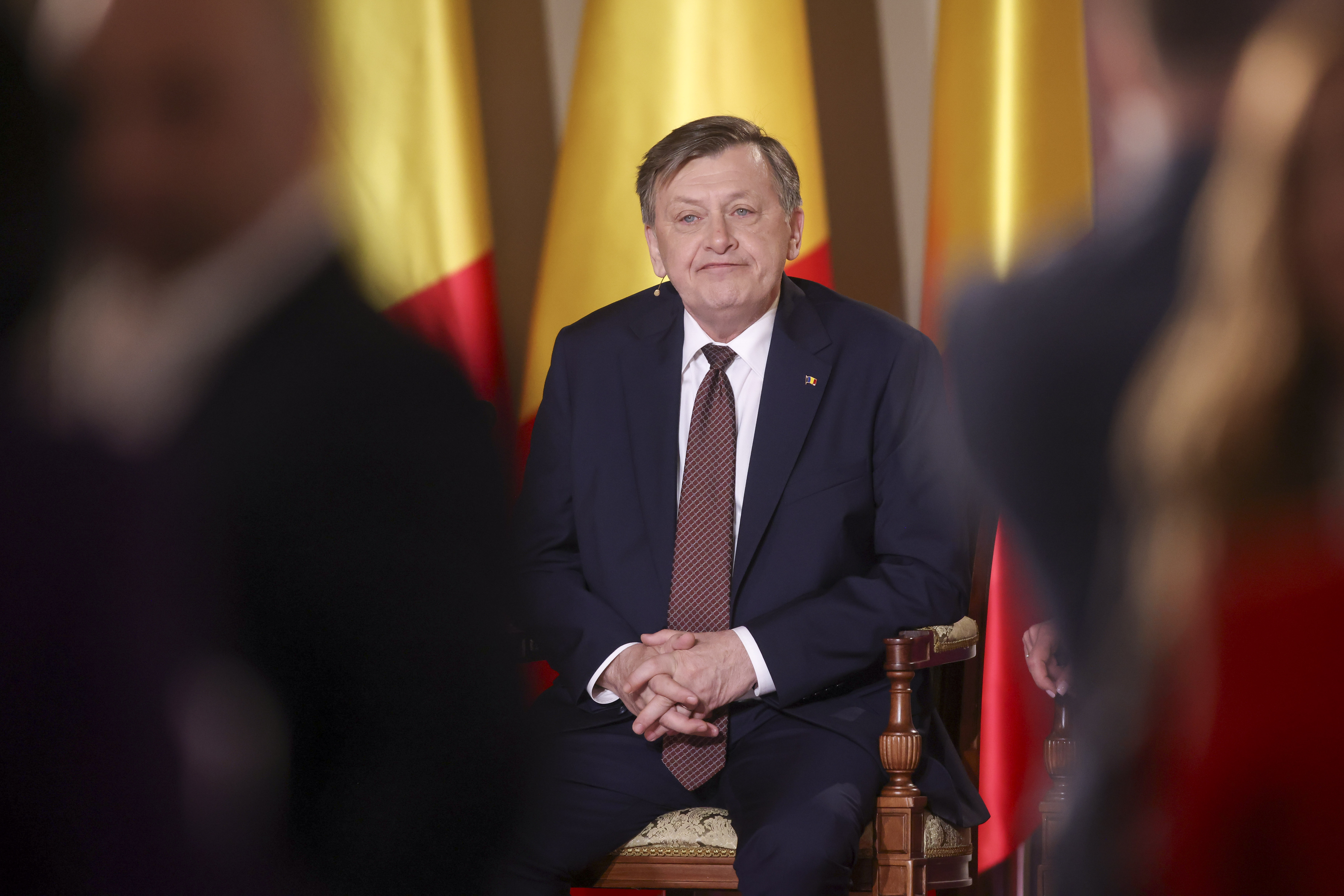 Crin Antonescu a spus că este „provocat” de HotNews când a fost întrebat de ce s-a referit la ...