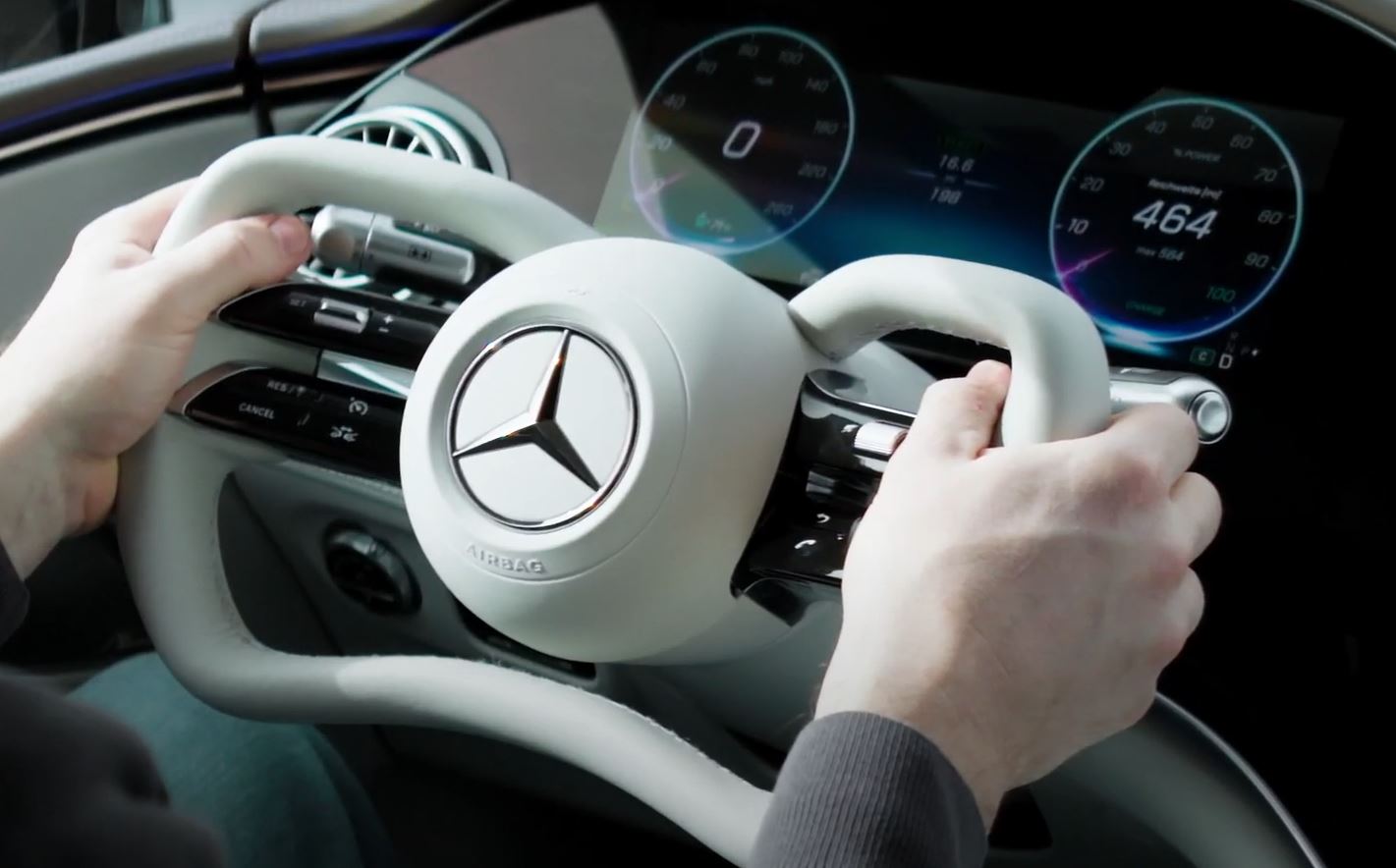 VIDEO&FOTO O nouă revoluție în mașină: Mercedes introduce în direcția ...