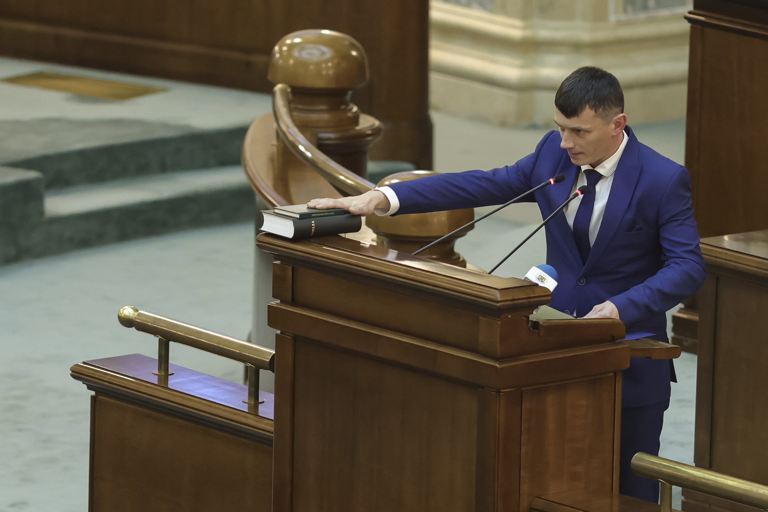 INVESTIGAȚIE. Cum și-a falsificat CV-ul senatorul POT care a declarat ...