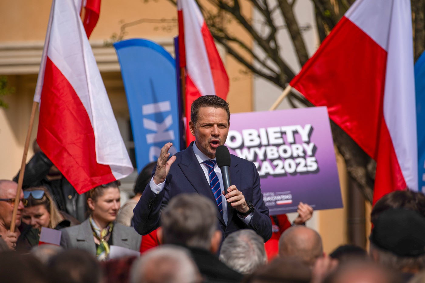 Liberalul Rafal Trzaskowski, aliatul lui Donald Tusk, a scăzut în ...