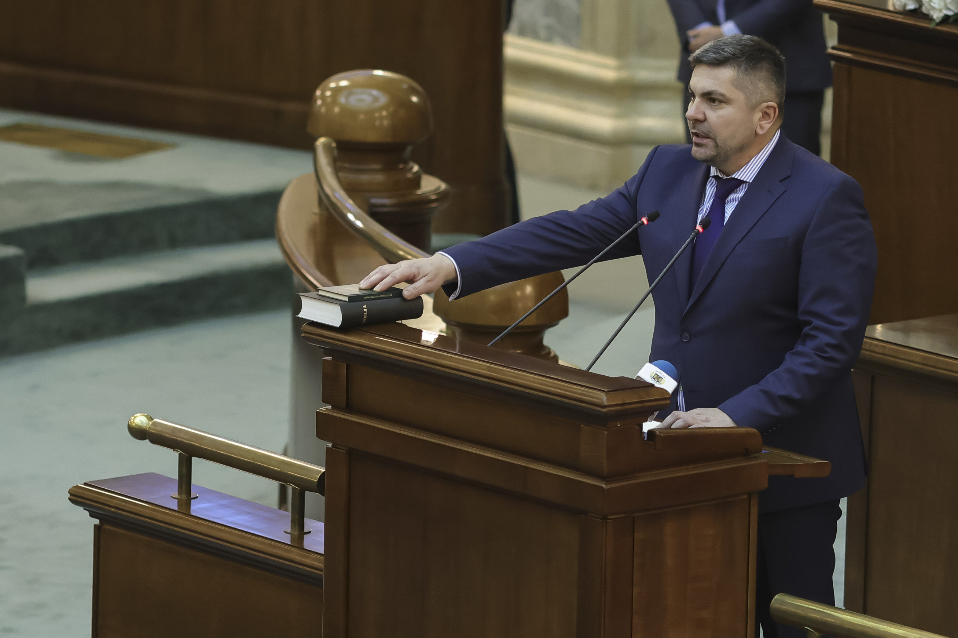 Doi senatori POT îi iau apărarea colegului lor Paul Pintea, care a ...
