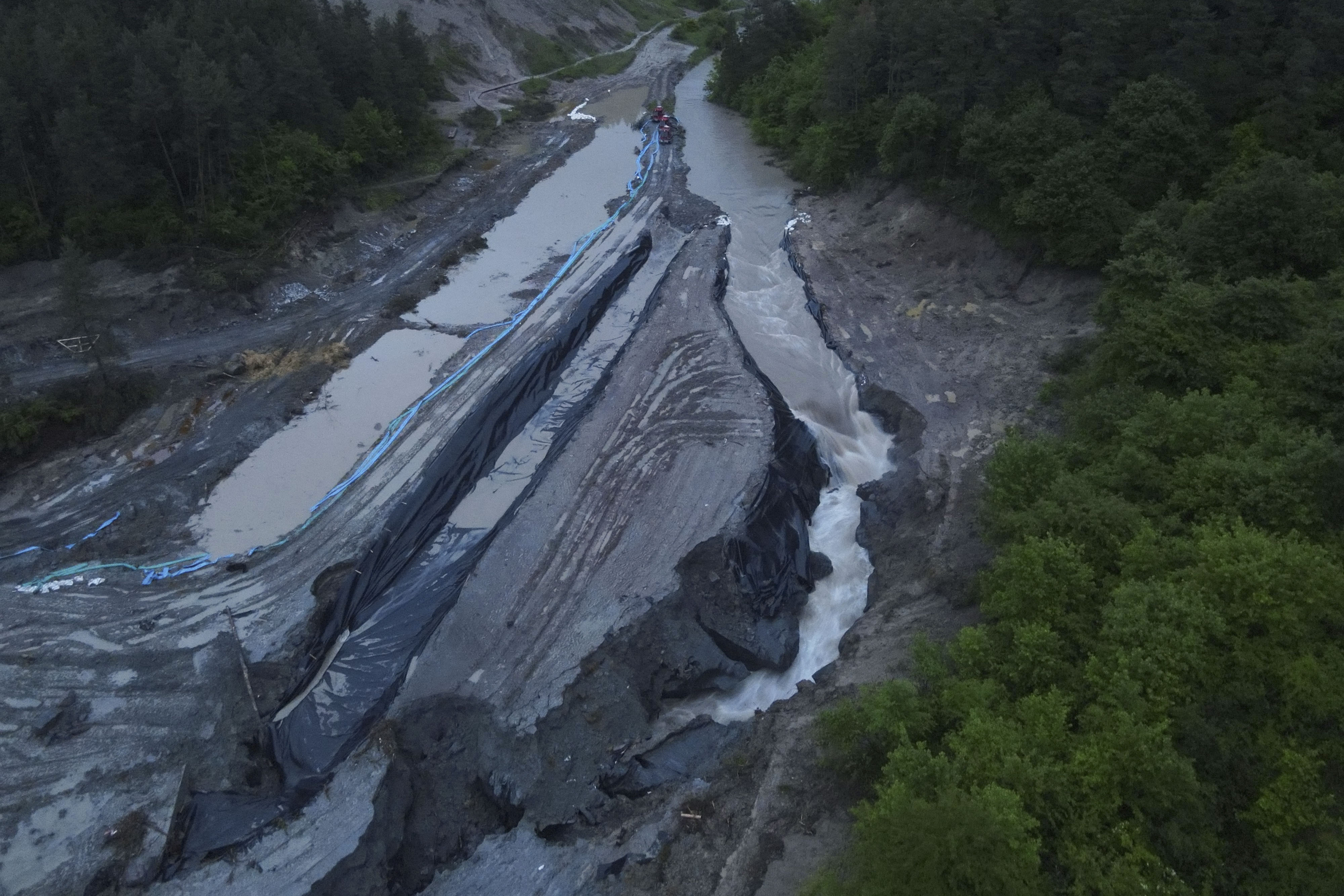 FOTO Digul de la Salina Praid a cedat. „Stocurile de sare au fost ...