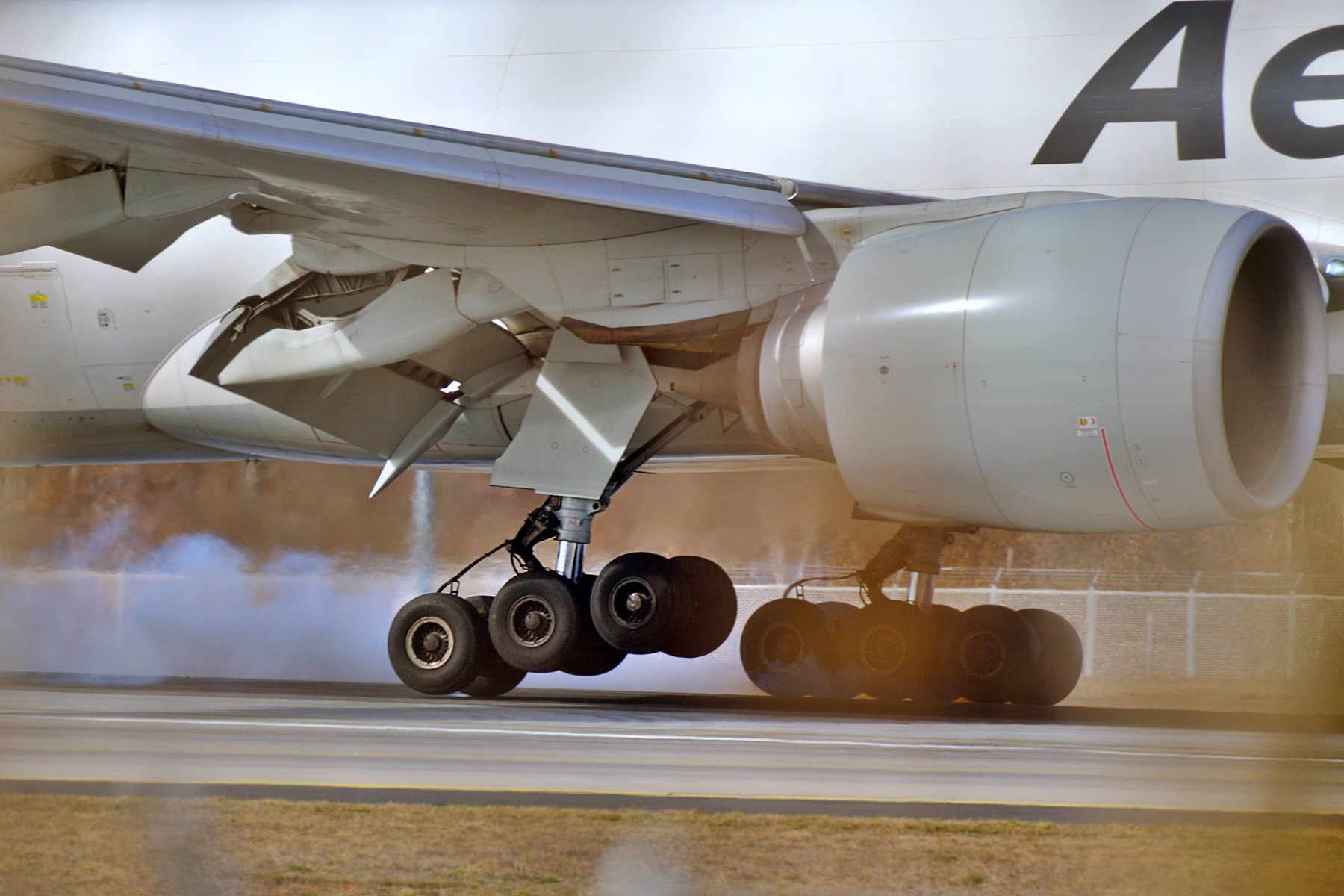 Polonia a confiscat anvelope pentru avioane Boeing ce se îndreptau spre ...