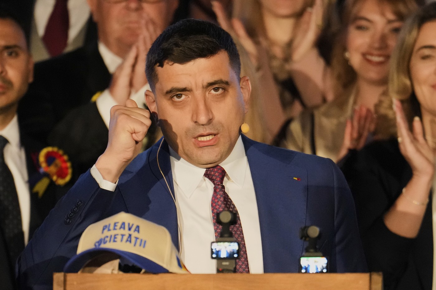 Momentul în care George Simion primește o lecție de limba română de la omul de afaceri care l-a ...