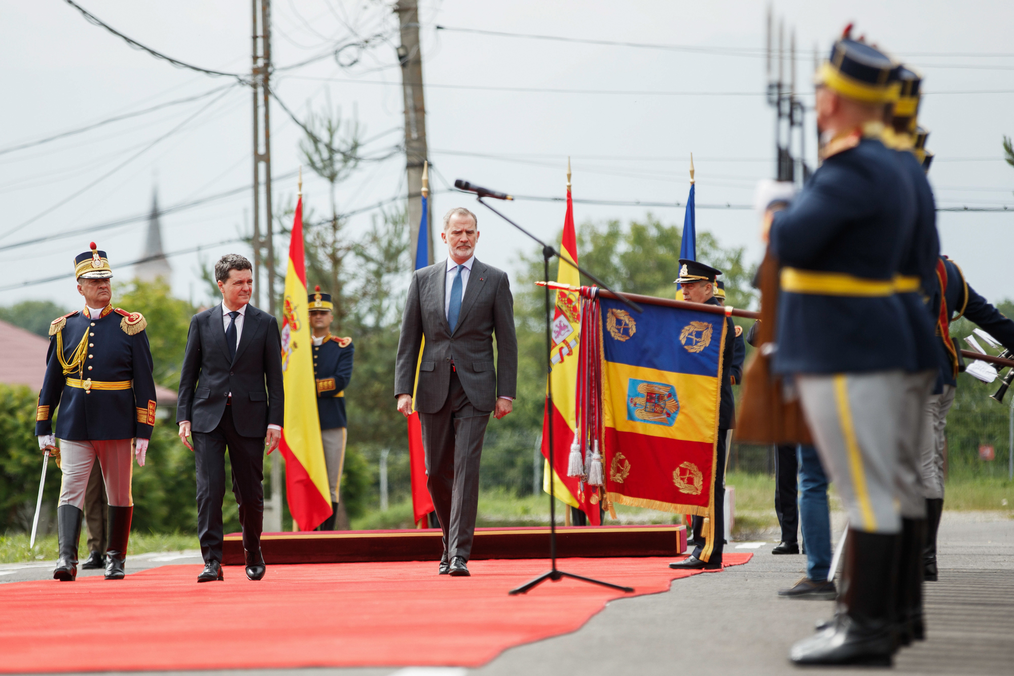 Nicușor Dan și regele Felipe al Spaniei în cea mai întinsă bază ...