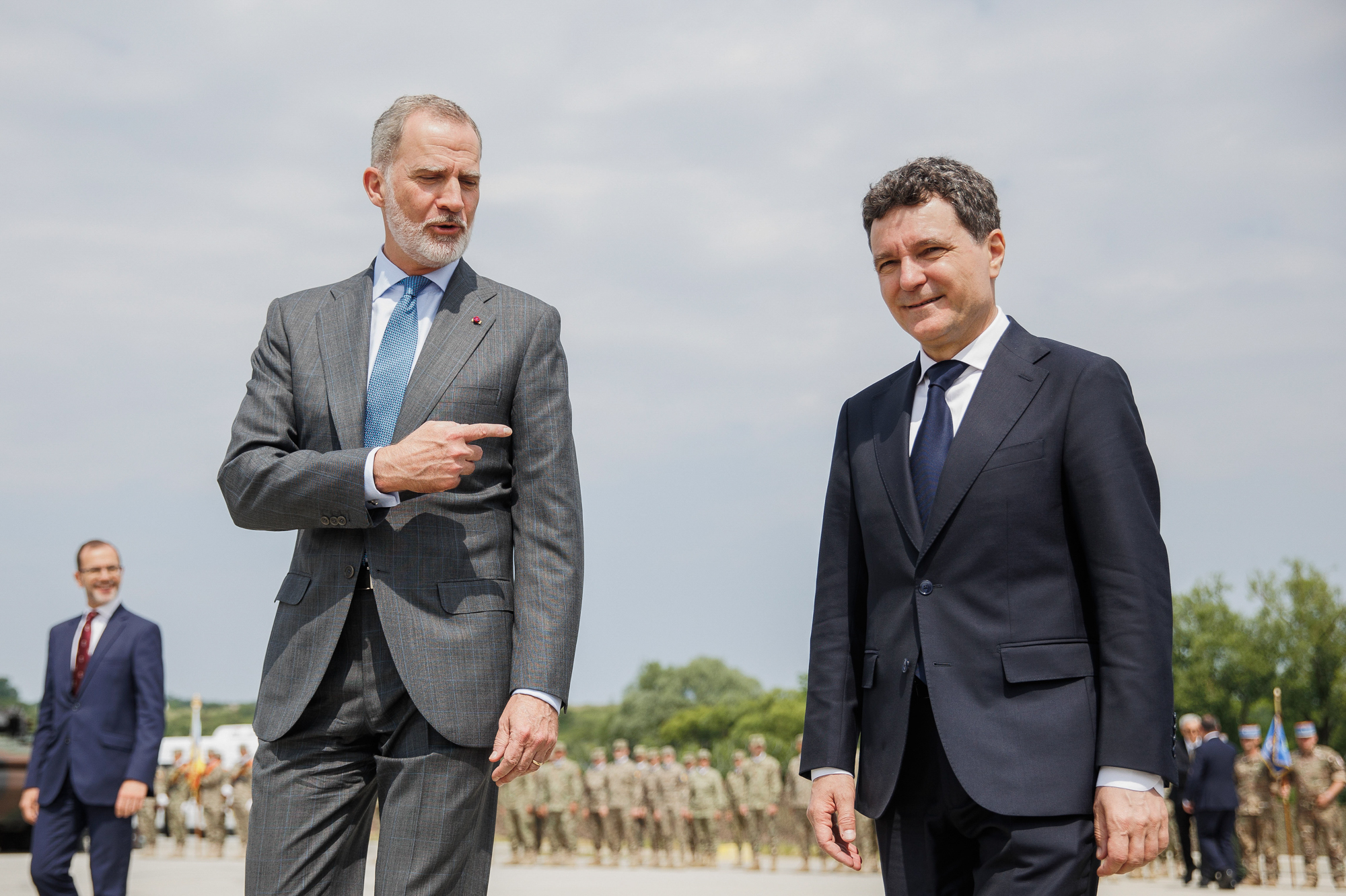 Nicușor Dan și regele Felipe al Spaniei în cea mai întinsă bază ...