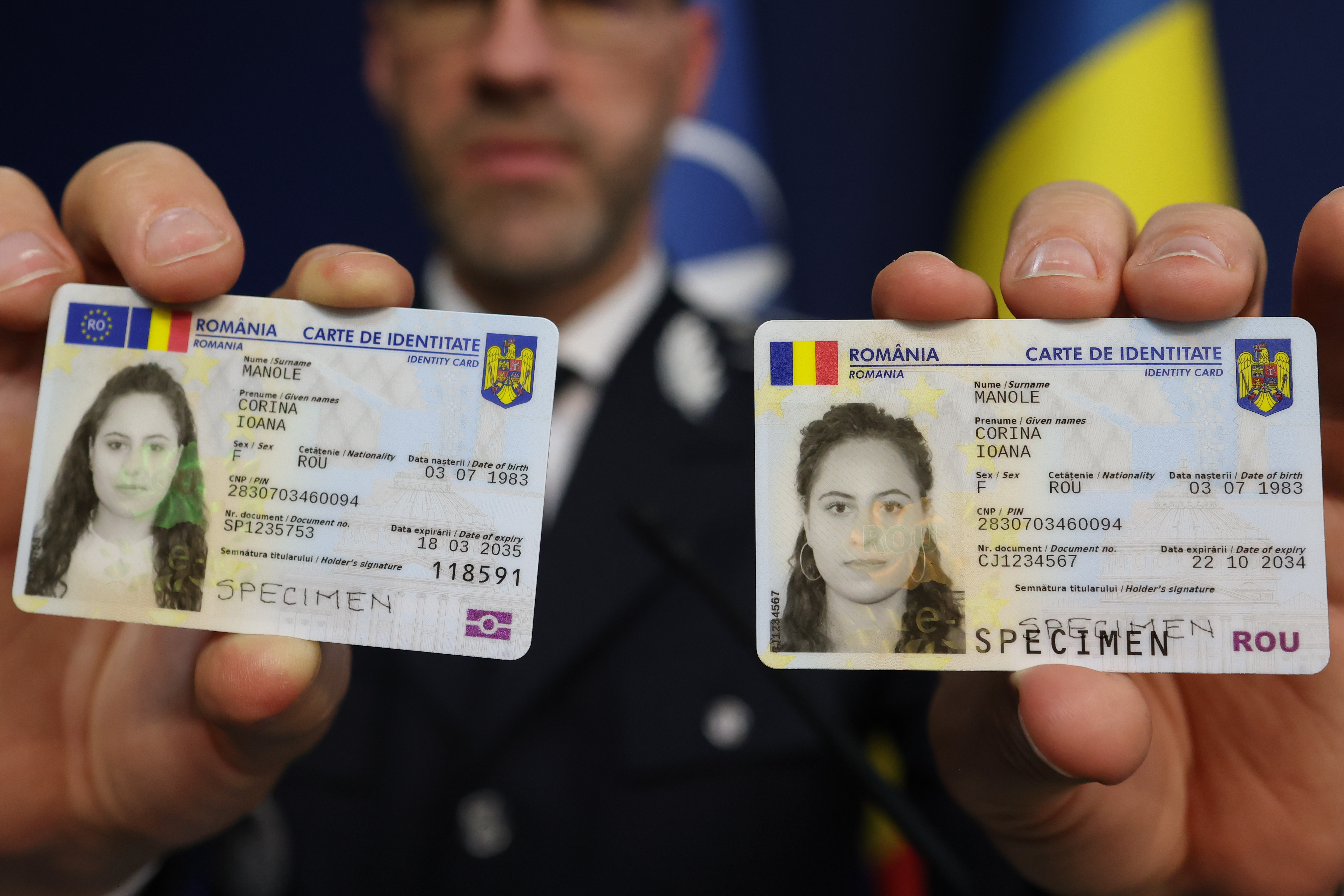 Românii pot descărca de azi aplicaţia pentru noul buletin electronic ...