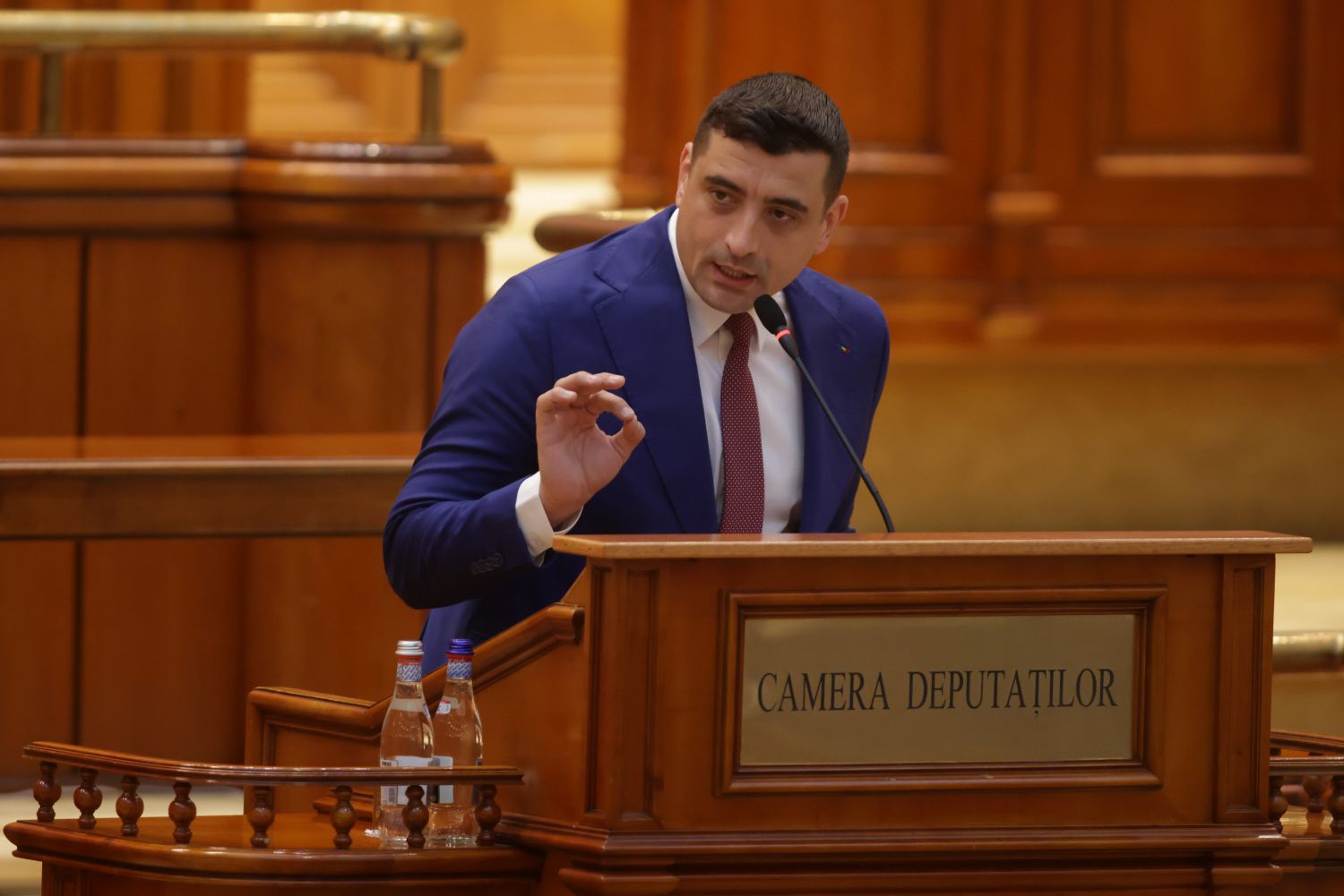 George Simion, discurs în Parlament în care a repetat de zeci de ori ...