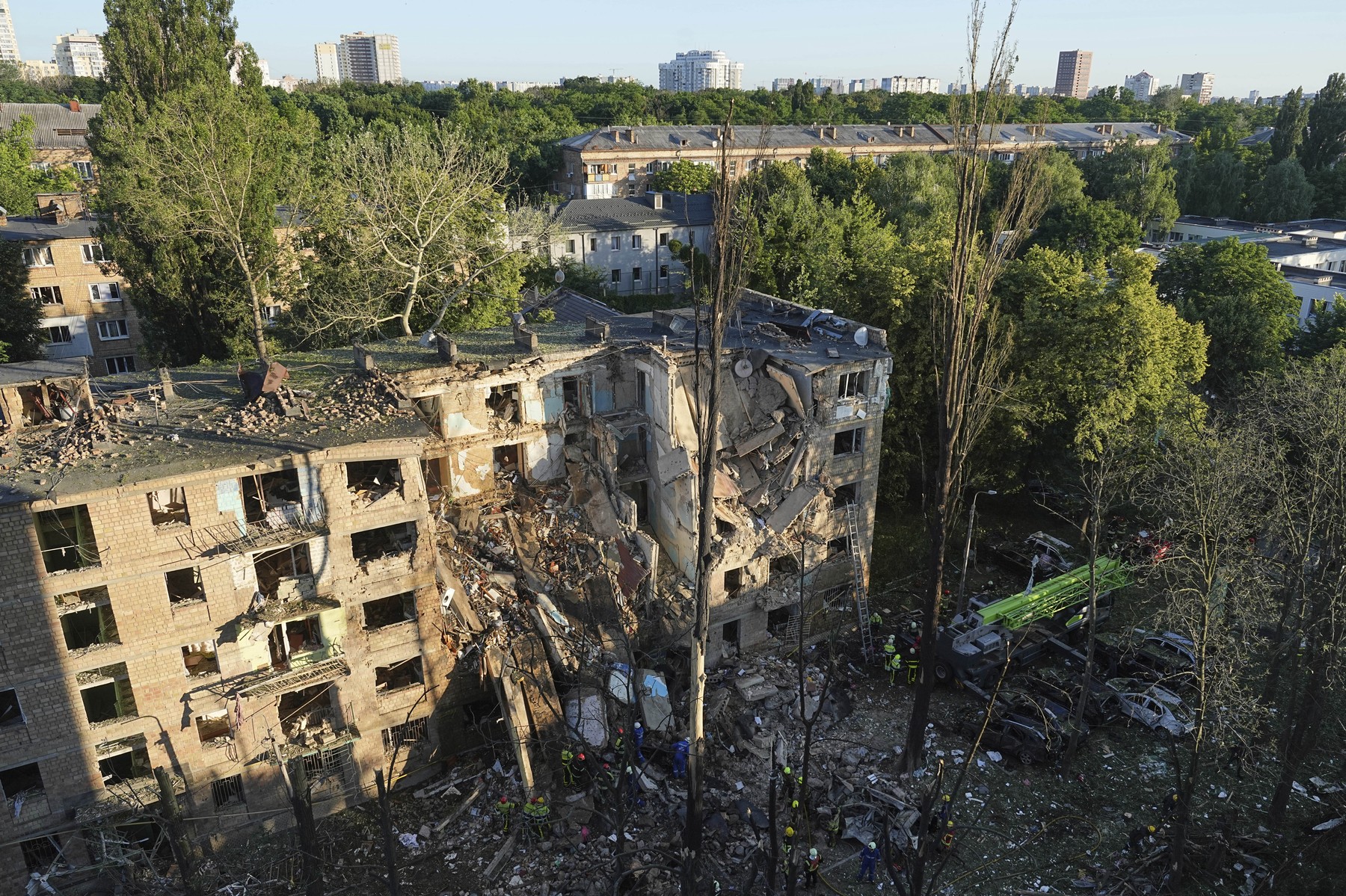 Atac sângeros la Kiev. Rușii au lansat drone și rachete asupra ...